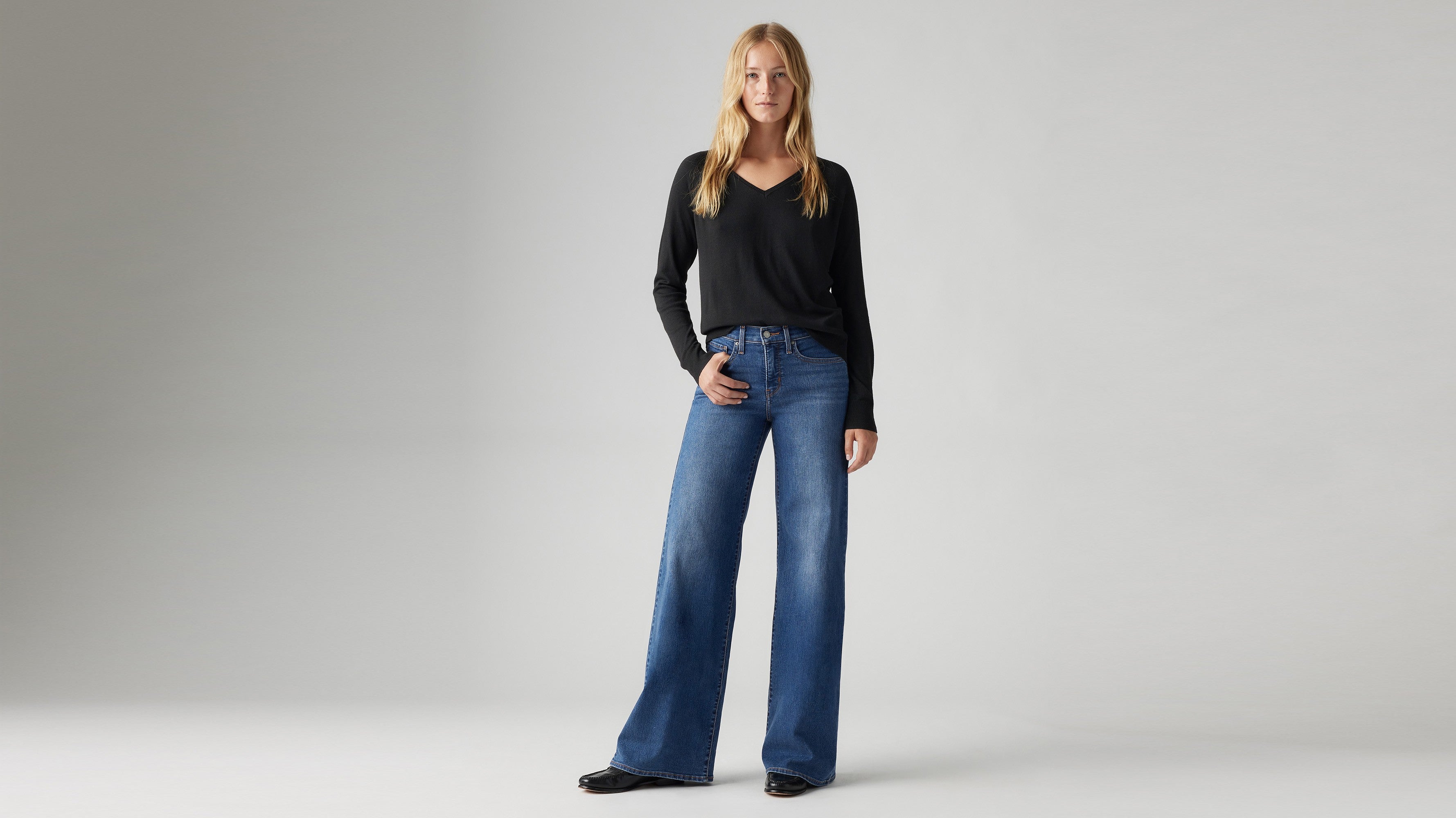 Wide-Leg 318 Jeans – Curve-Enhancing Fit in Clever Girl Wash